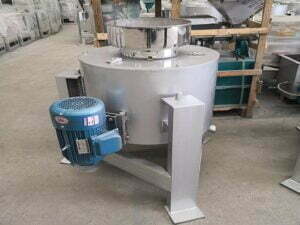 Centrifugal oil filter